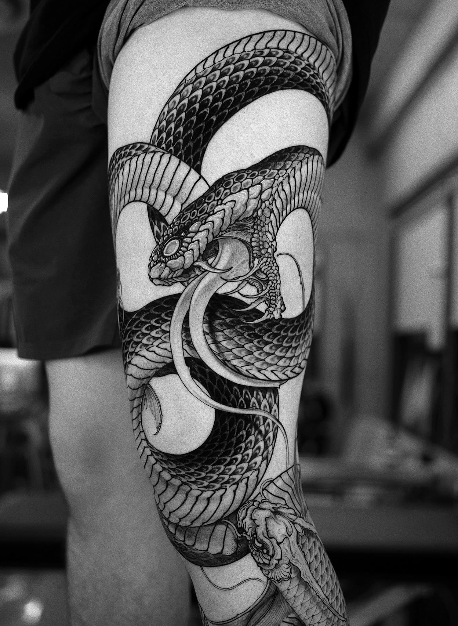 Snake Leg Tattoos Sizzling Snake Thigh Tattoos Ultimate Inspiration
